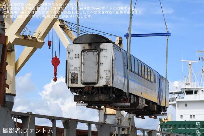【JR北】キロ182-7551が、船に積み込み |2nd-train鉄道ニュース