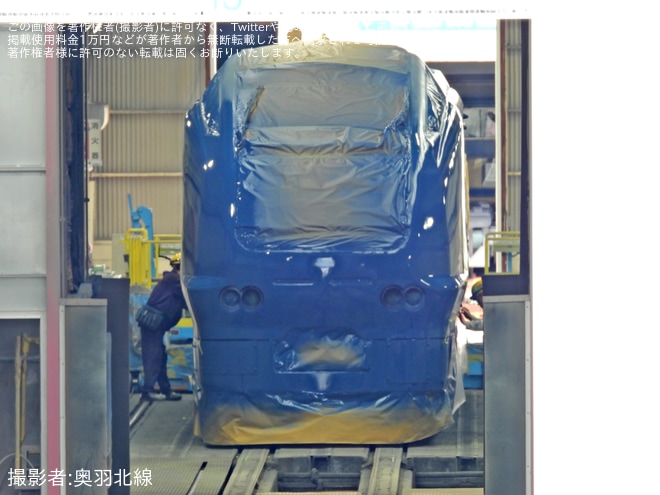 【JR東】秋田総合車両センターでE653系1000番台が青色に |2nd-train鉄道ニュース